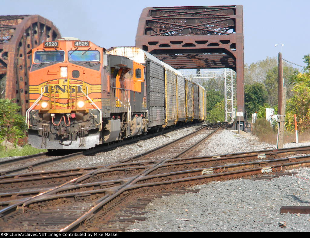 BNSF 4528